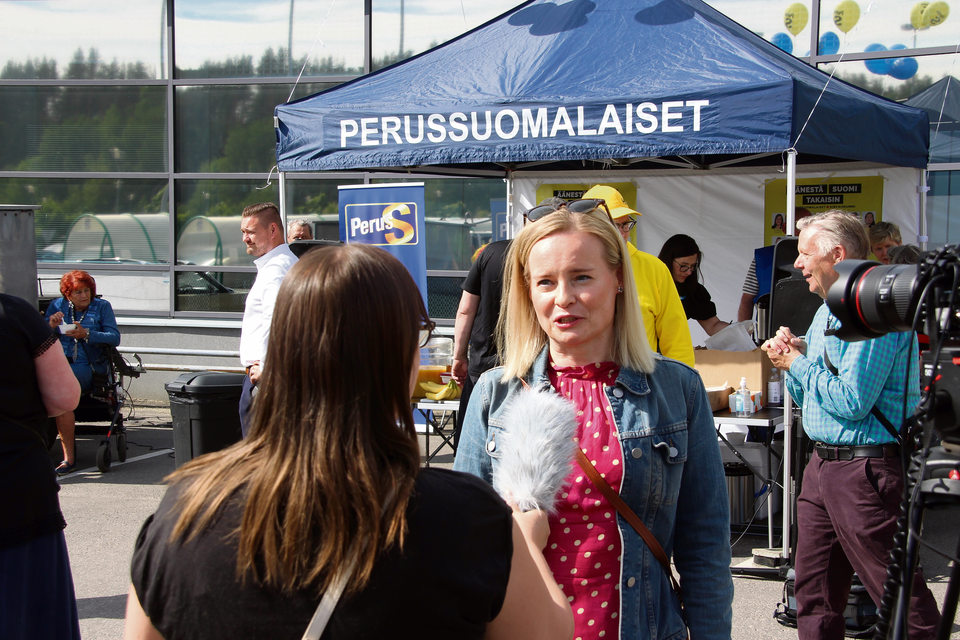 Kirkkonummen äänikuningatar Purra: Perus­suo­ma­laiset arvot ja tavoitteet tulevat jatkossa ...